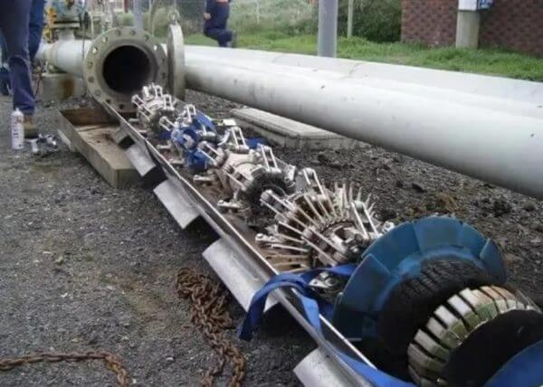 Scraping Pipeline Pig - Emt Pipe Cleaning Pig